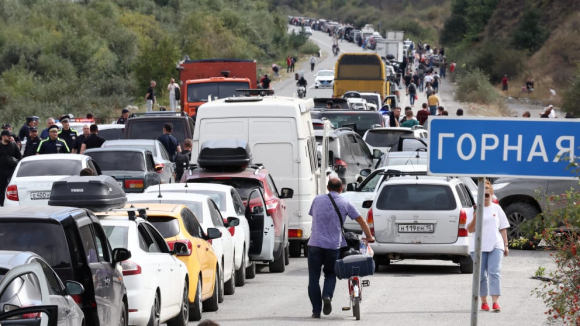 Nhiều người Nga tuyệt vọng và kiệt sức ở biên giới Gruzia và muốn tới ...